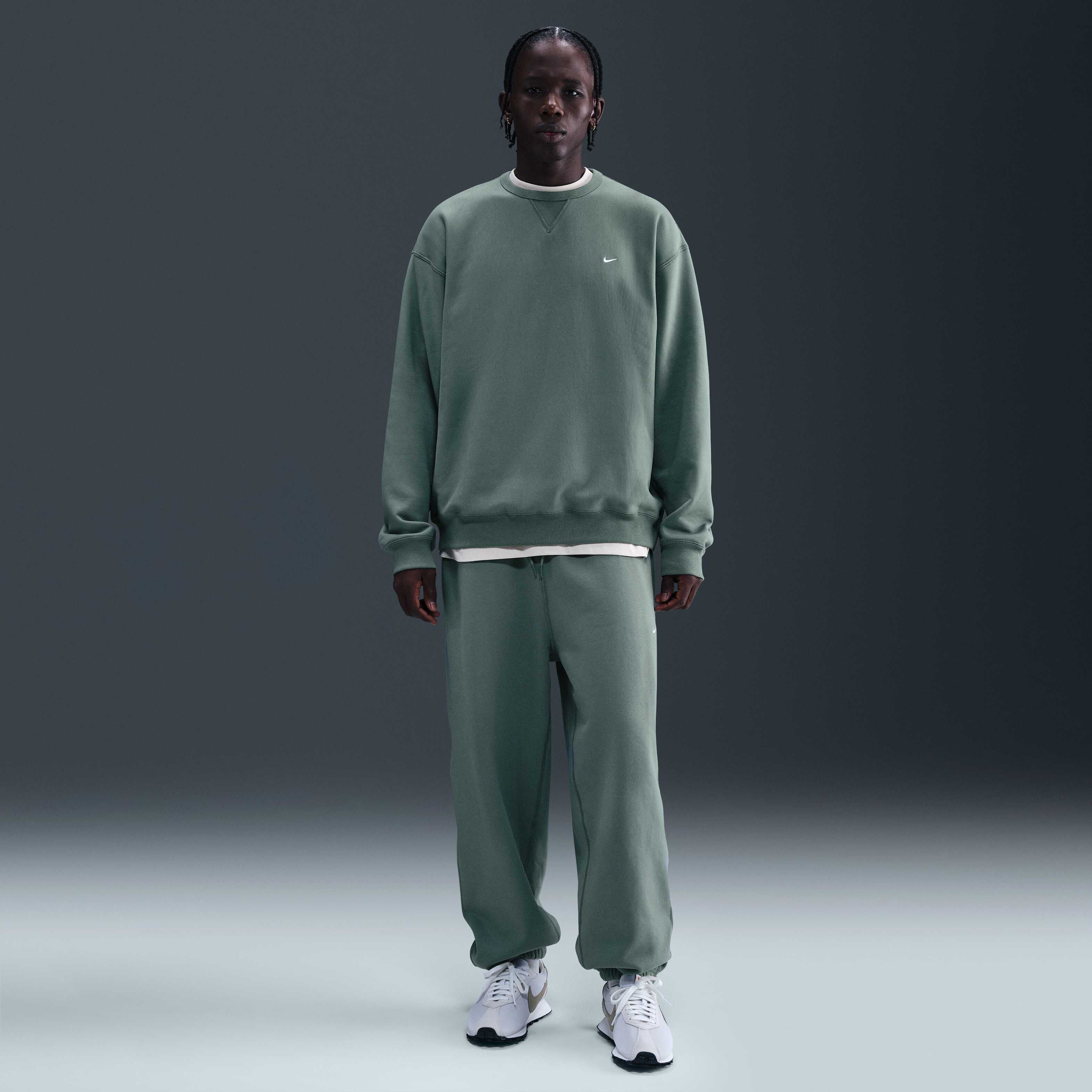 Buy Nike Solo Swoosh Men's Fleece Crew - Clay Green/White @ Nike Qatar