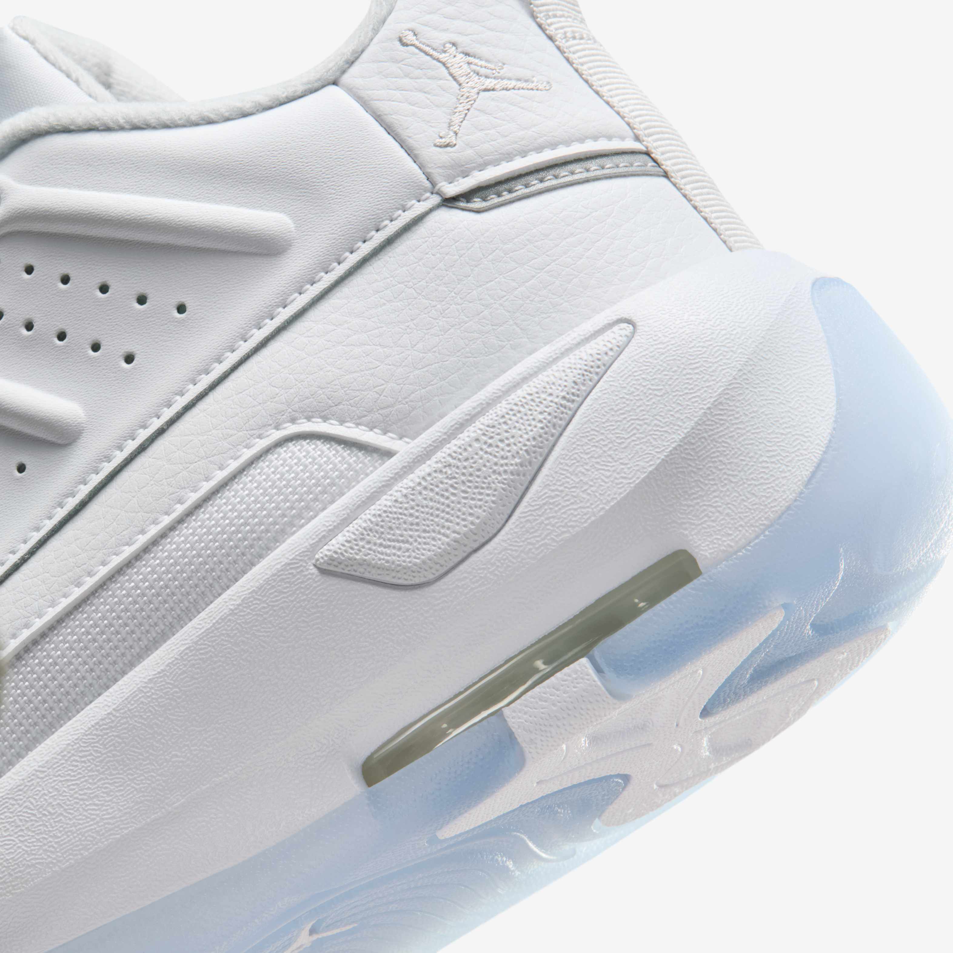 Buy Jordan Max Aura 7 Men's Shoes - White/Vast Grey @ Nike Qatar